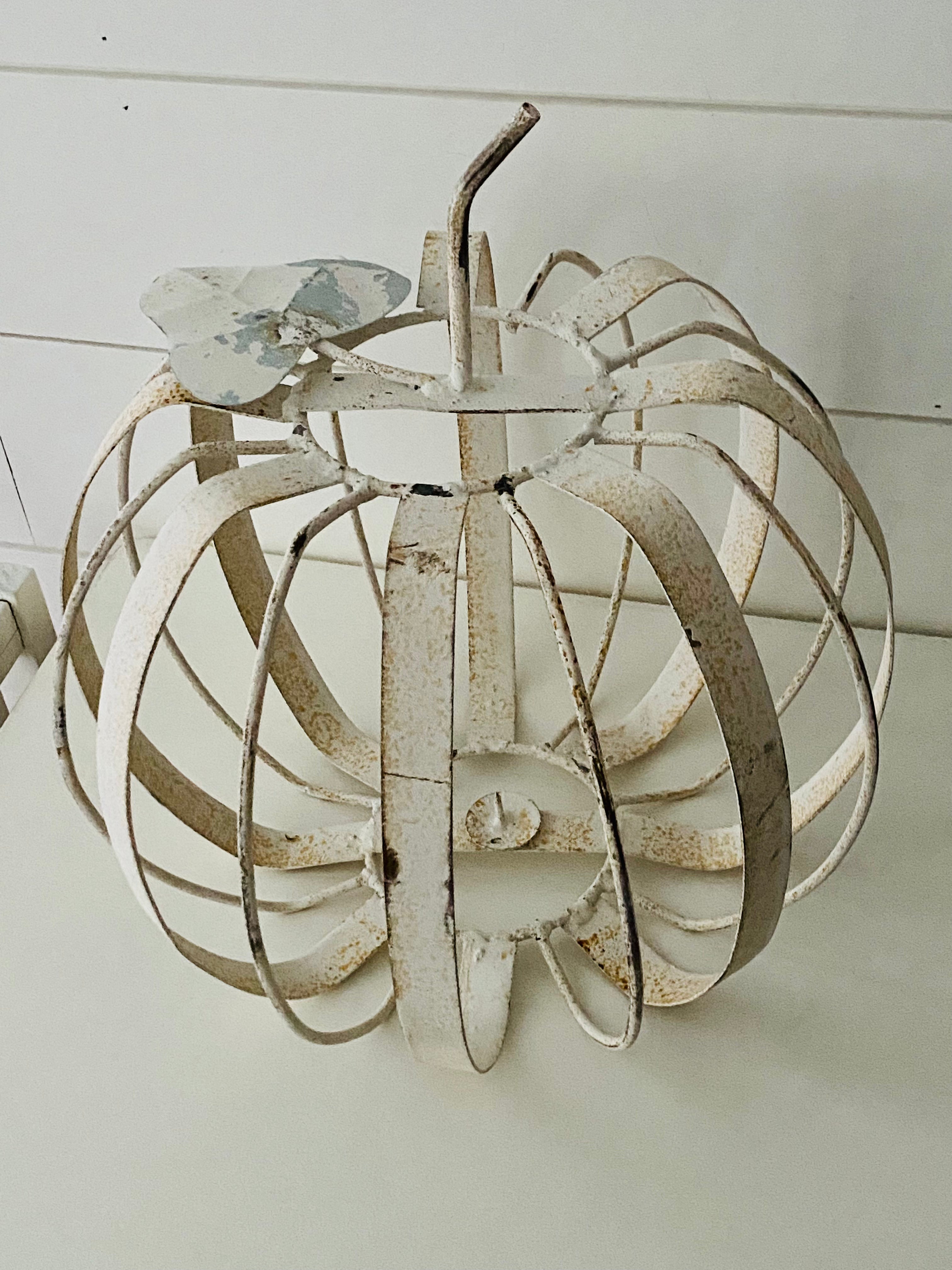 Large Wire Pumpkin – KelleyFarmandBloom